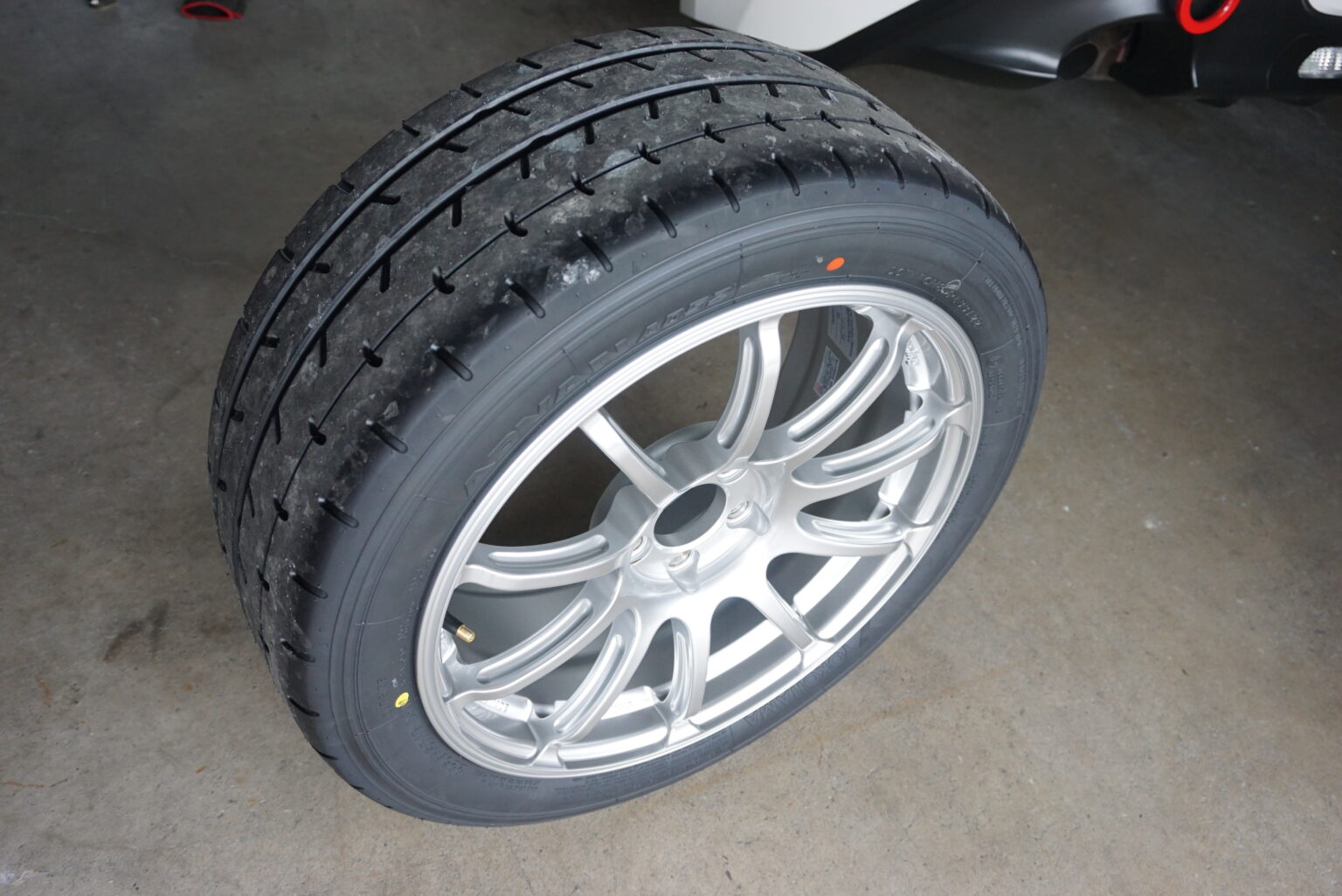 デモカーGR86（ZN8）、18インチの265幅だったものを17インチへ仕様変更w | サカモトエンジニアリング